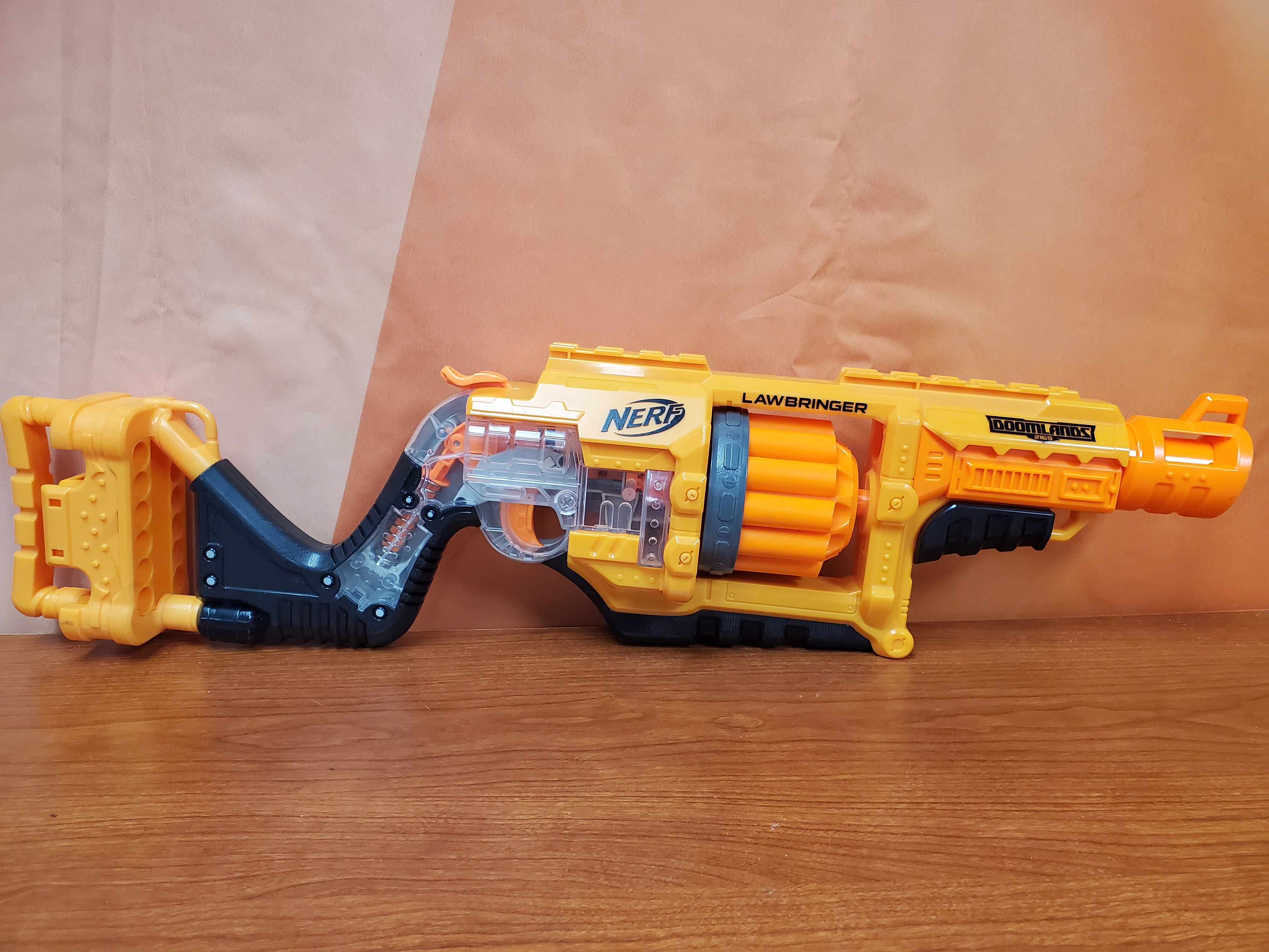 Nerf Doomlands Lawbringer – Blaster Guy